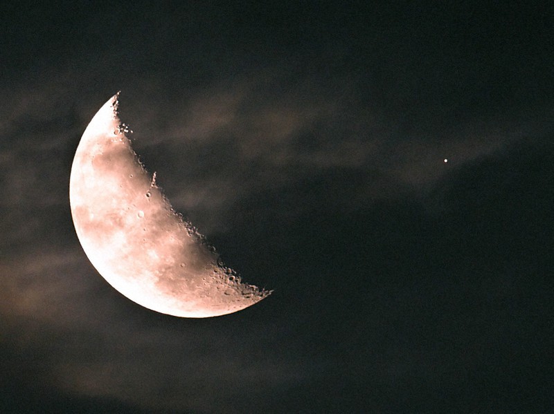 In Photos: Moon and Mars light up Tokyo sky after eclipse - The Mainichi
