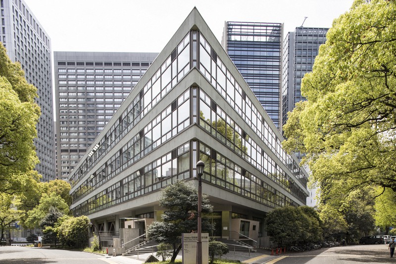 Retro Japan in Photos: Triangular library & museum in Tokyo a polygon ...