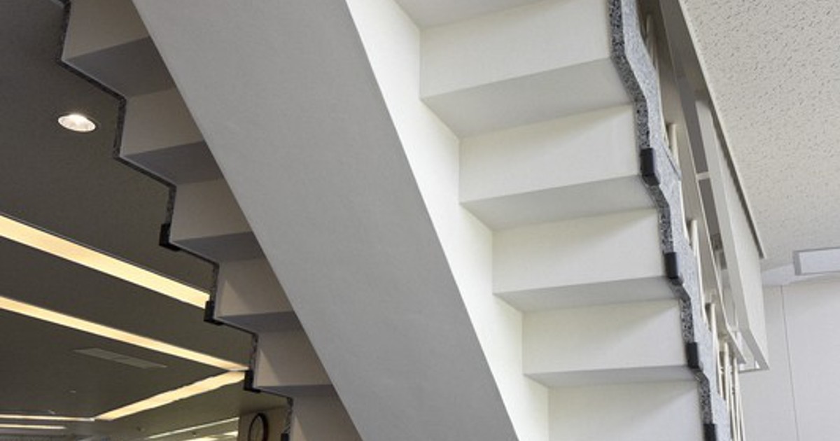 Retro Japan in Photos: Triangular library & museum in Tokyo a polygon ...