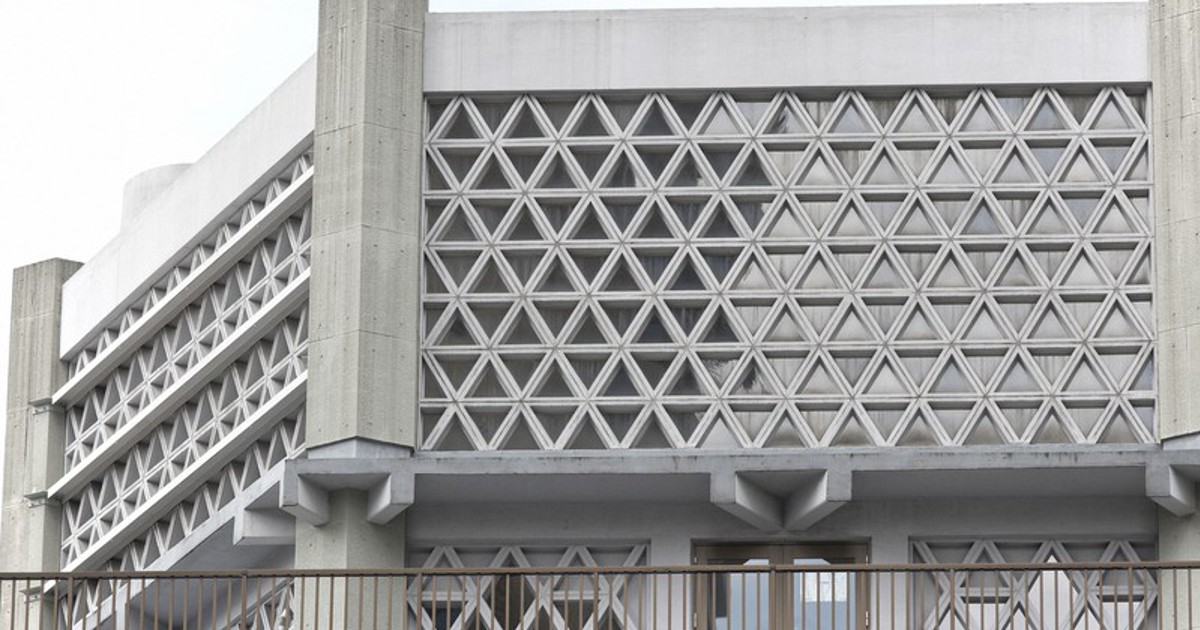 Retro Japan in Photos: Triangular library & museum in Tokyo a polygon ...