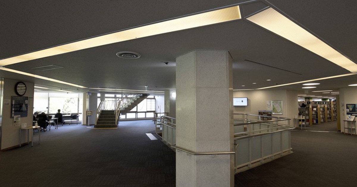 Retro Japan in Photos: Triangular library & museum in Tokyo a polygon ...