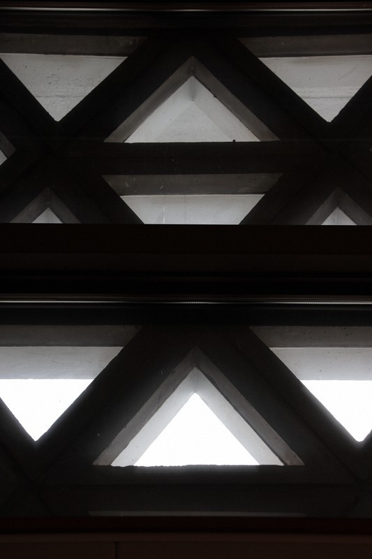 Retro Japan in Photos: Triangular library & museum in Tokyo a polygon ...