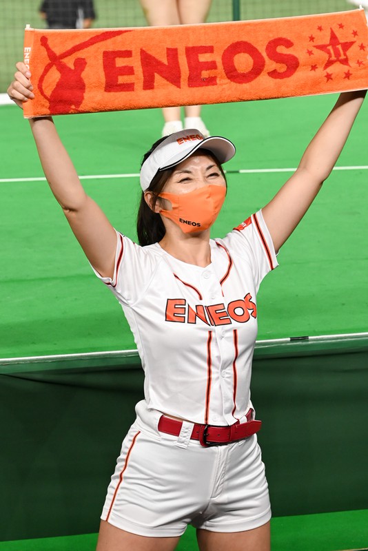 ENEOS（横浜市）の応援団（準決勝） 第93回都市対抗野球 [写真特集8/37] | 毎日新聞