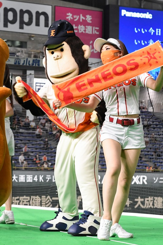 ENEOS（横浜市）の応援団（準決勝） 第93回都市対抗野球 [写真特集8/37] | 毎日新聞