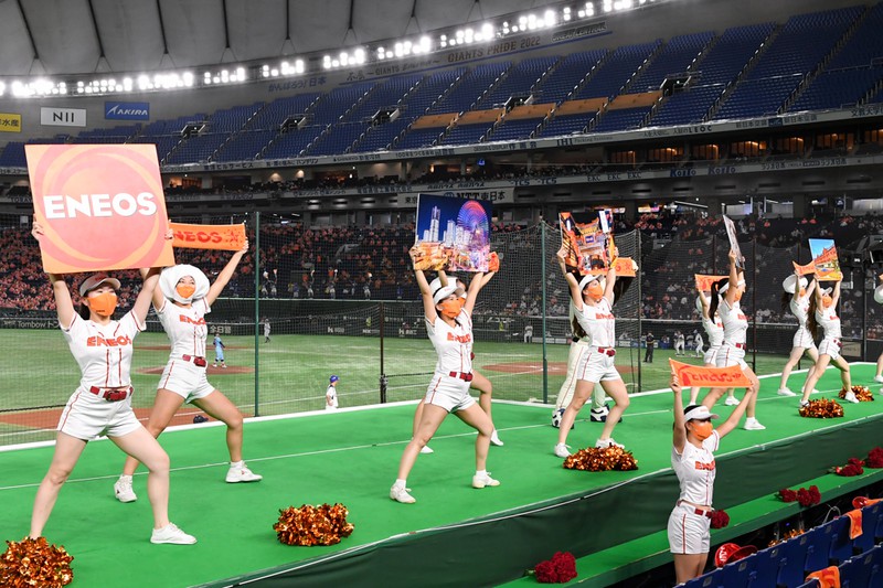 ENEOS（横浜市）の応援団（準決勝） 第93回都市対抗野球 [写真特集8/37] | 毎日新聞