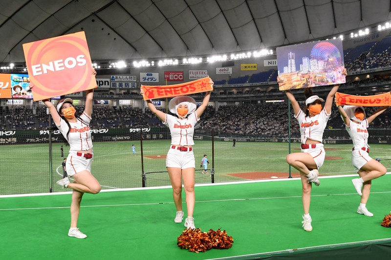ENEOS（横浜市）の応援団（決勝） 第93回都市対抗野球 [写真特集2/43] | 毎日新聞