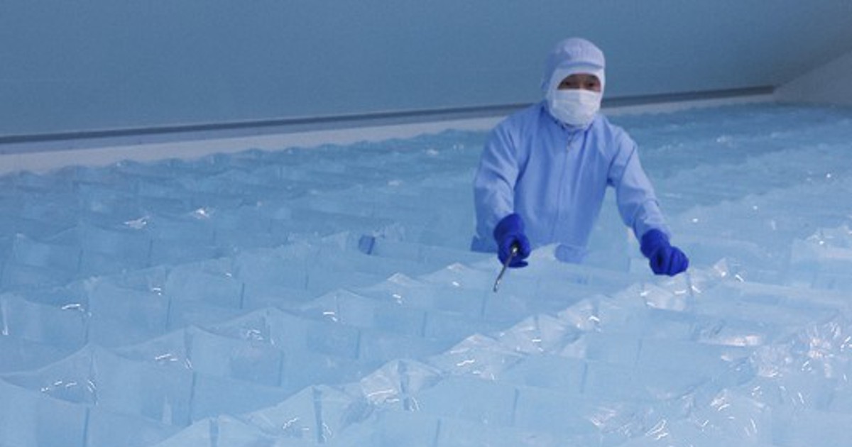 In Photos: West Japan company churns out block ice as summer ...