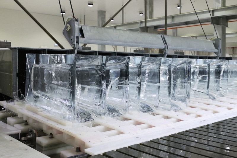 In Photos: West Japan company churns out block ice as summer ...