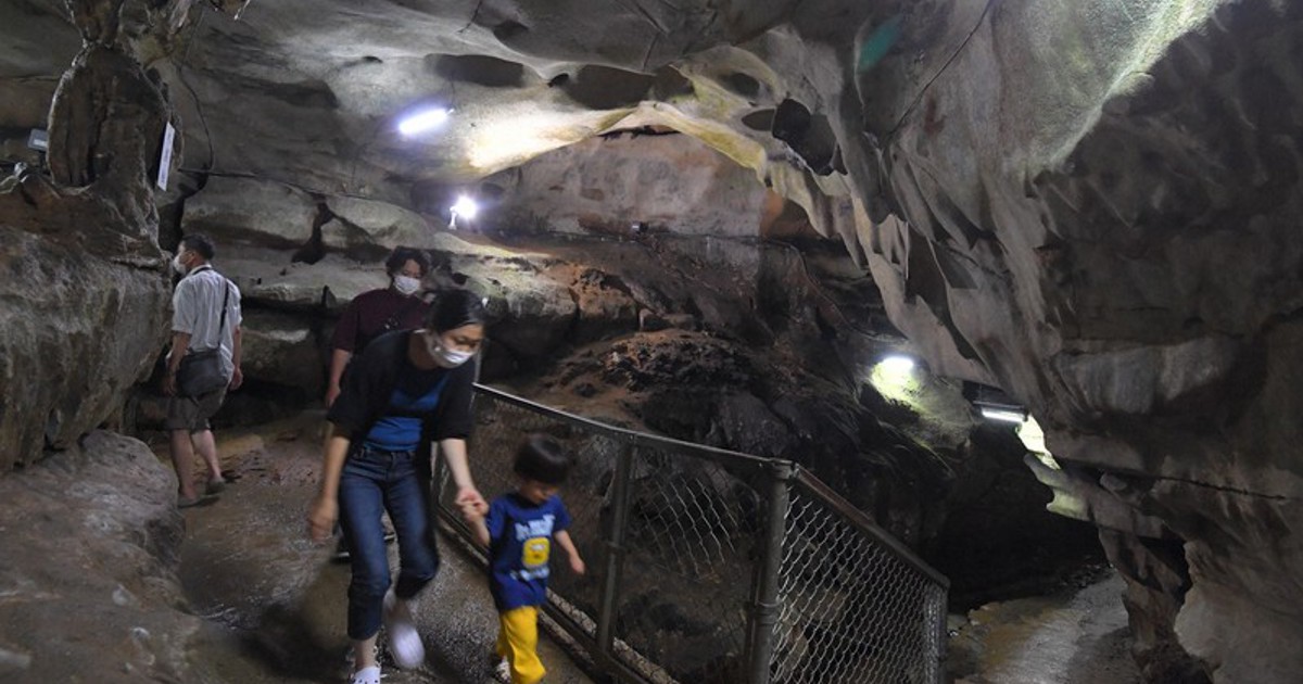 In Photos: Visitors chill out in southwest Japan limestone cave - The ...