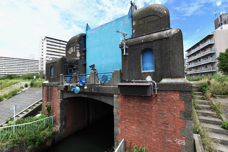 Retro Japan in Photos: Prewar Tokyo water gate still working despite ...