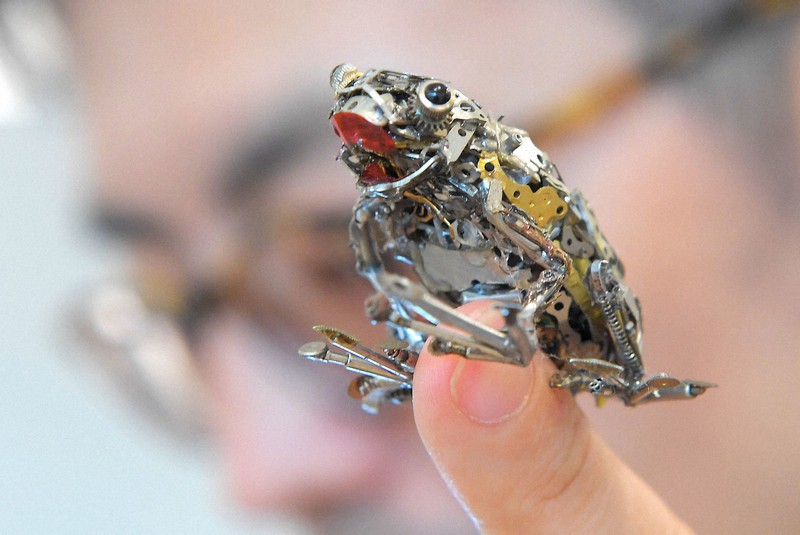In Photos: Japanese watchmaker gives new life to old parts - The Mainichi