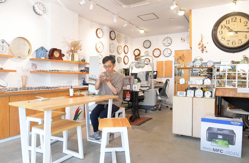 In Photos: Japanese watchmaker gives new life to old parts - The Mainichi