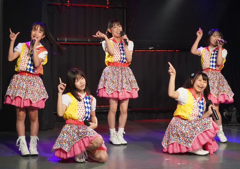 駄菓子の魅力、歌とダンスで アイドル「da-gashi☆」再始動 [写真特集1/4] | 毎日新聞