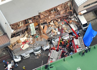 1 dead, 2 injured in partial collapse of warehouse in west Japan - The ...