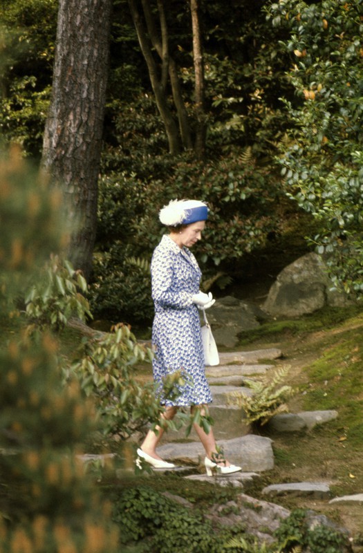 In Photos: Queen Elizabeth's 1975 trip to Japan, from green tea to ...