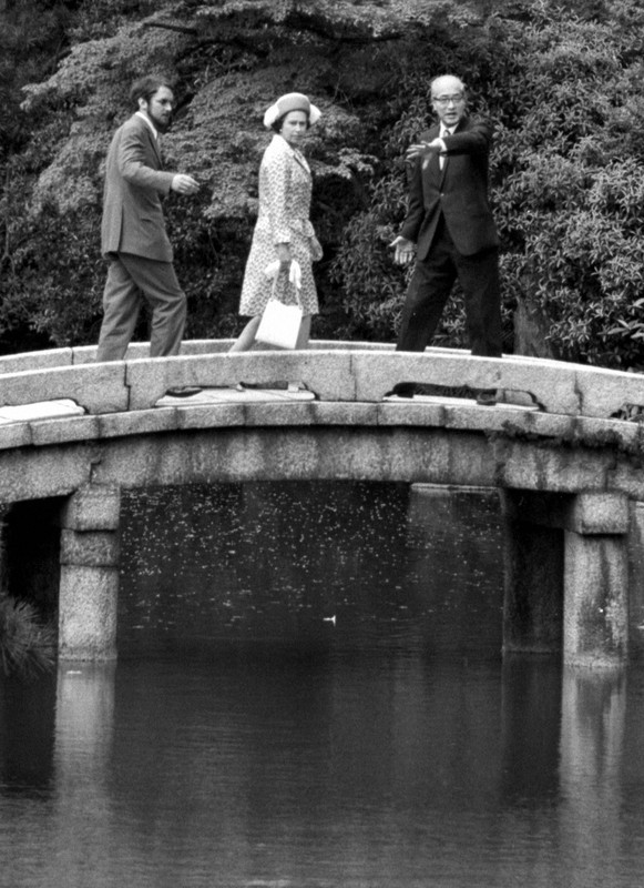 In Photos: Queen Elizabeth's 1975 trip to Japan, from green tea to ...