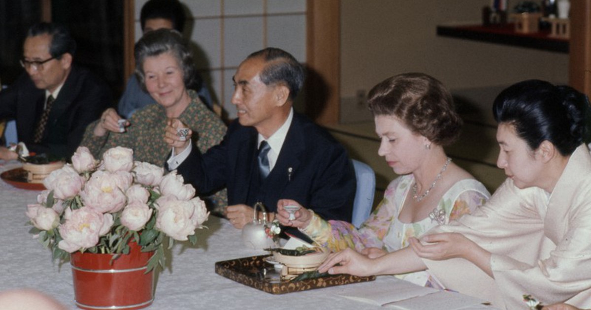 In Photos: Queen Elizabeth's 1975 trip to Japan, from green tea to ...