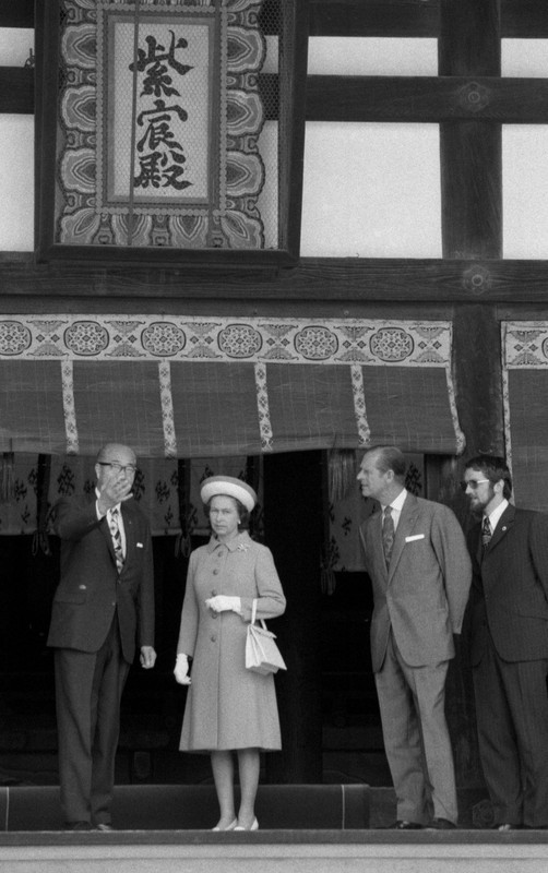 In Photos: Queen Elizabeth's 1975 trip to Japan, from green tea to ...