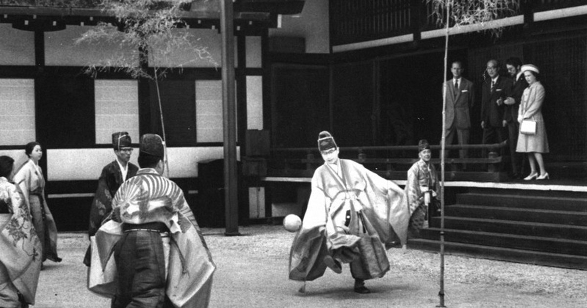 In Photos: Queen Elizabeth's 1975 trip to Japan, from green tea to ...