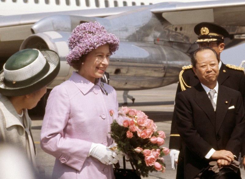 In Photos: Queen Elizabeth's 1975 trip to Japan, from green tea to ...