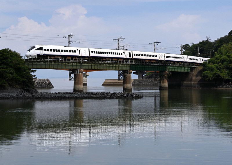 In Photos: 'Kamome' limited express trains approach last run on ...