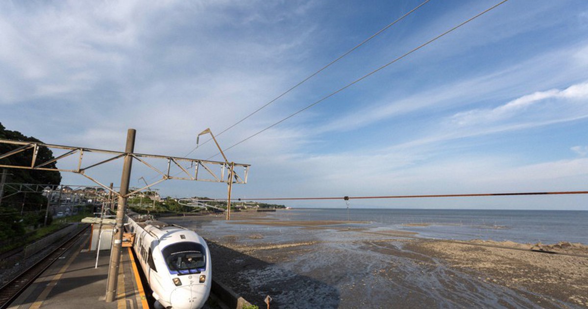 In Photos: 'Kamome' limited express trains approach last run on ...