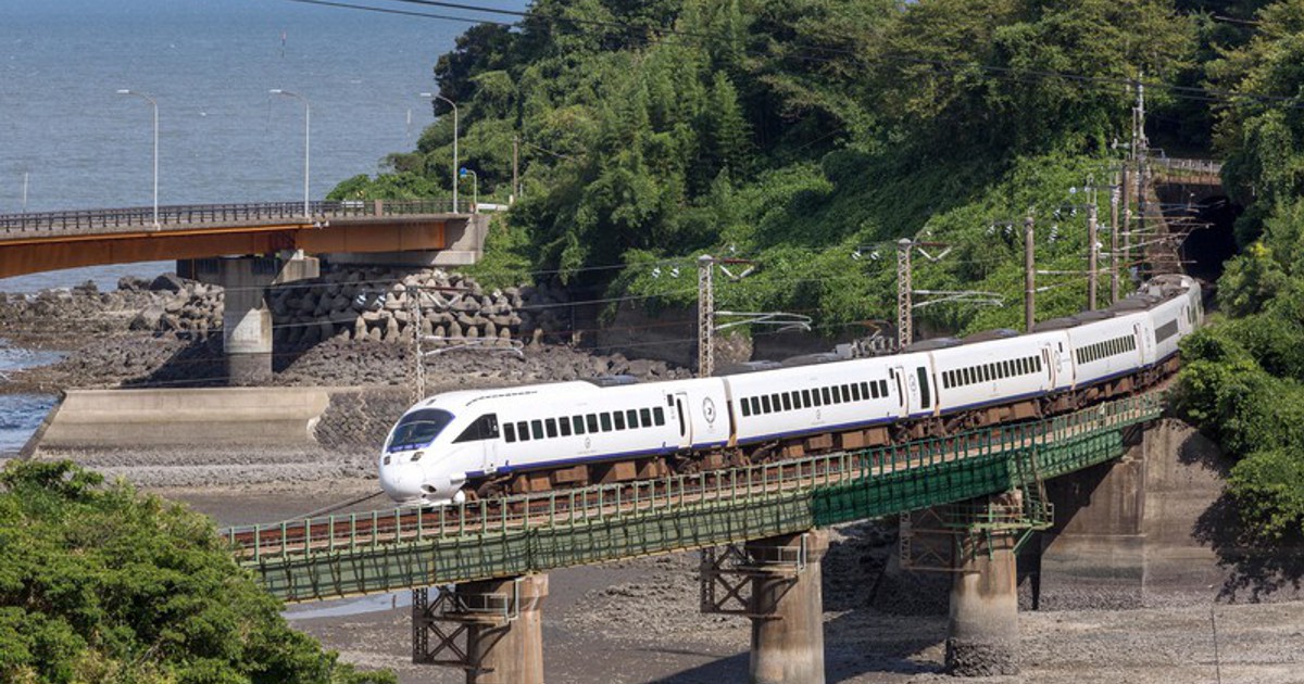 In Photos: 'Kamome' limited express trains approach last run on ...