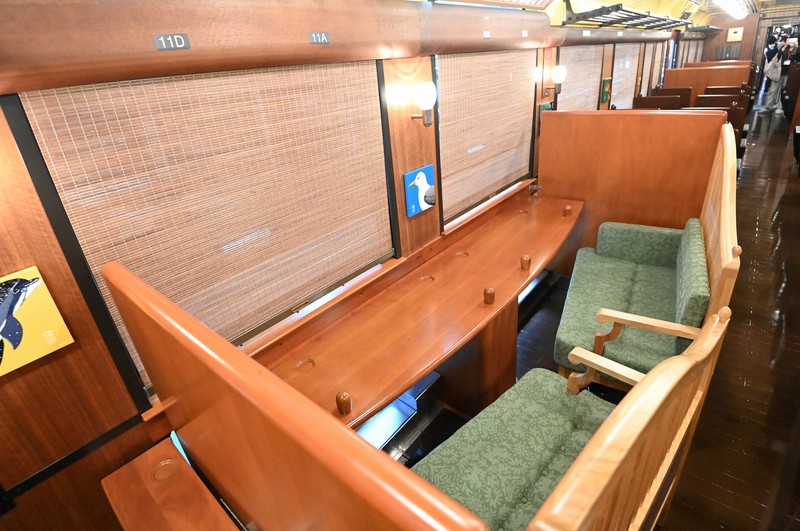 JR九州、観光列車「ふたつ星4047」を公開 西九州新幹線開業で [写真特集1/17] | 毎日新聞