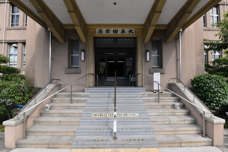 Retro Japan in Photos: Stately Omuta City Hall reminiscent of past ...