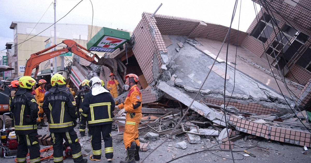 台湾M6.8地震 重機に押しつぶされ1人死亡、負傷者は167人に | 毎日新聞
