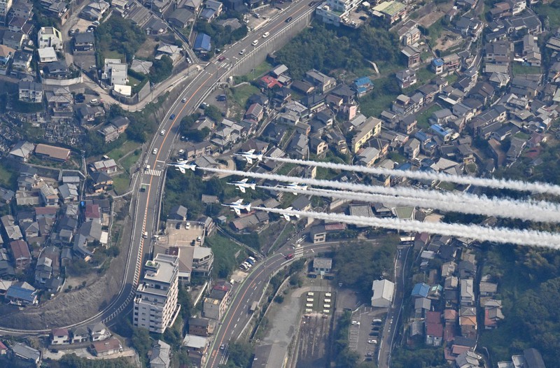 In Photos: Blue Impulse jets roar over Nagasaki ahead of shinkansen ...