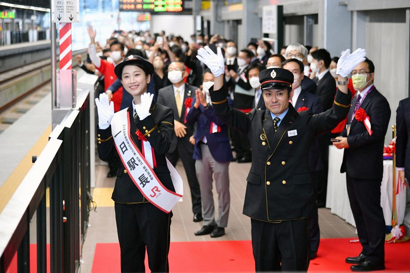 In Photos: 'Kamome' bullet trains debut on Kyushu Shinkansen's Nagasaki ...