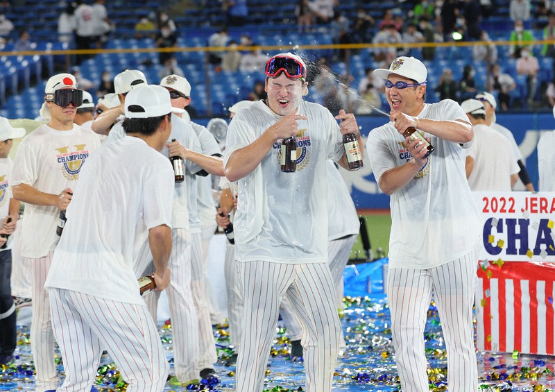 Japanese baseball's Swallows revive on-field beer shower after ...