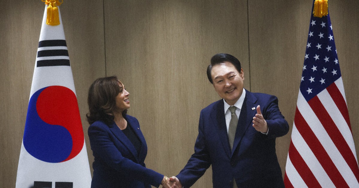 VP Harris caps Asia trip with stop at DMZ dividing Koreas - The Mainichi