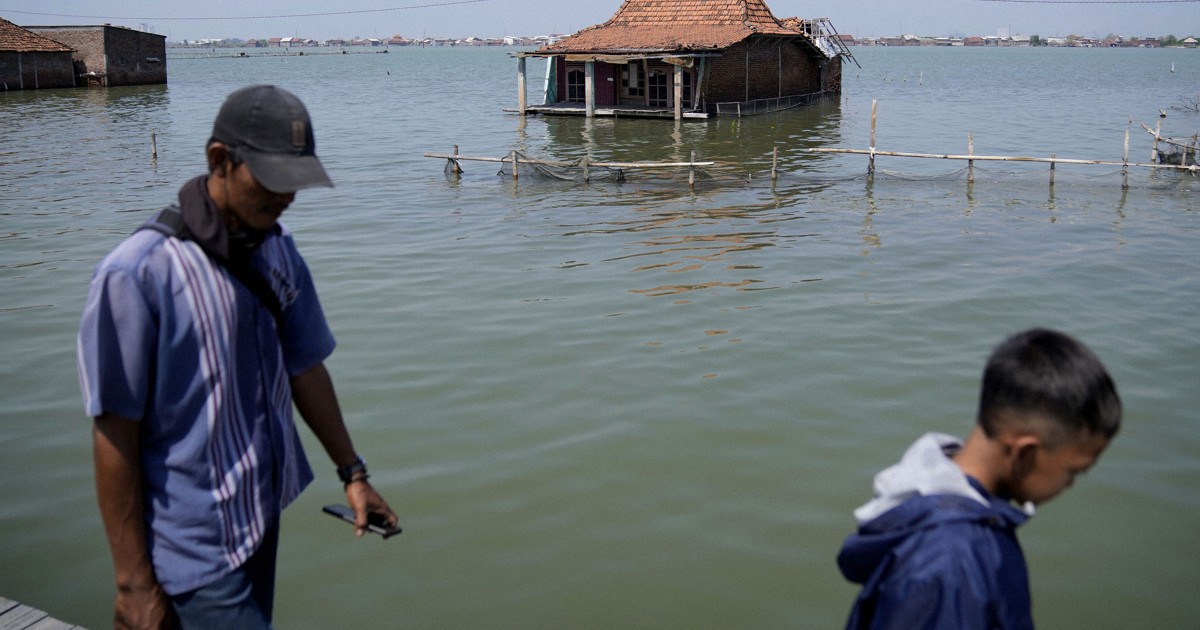 Climate Migration: Floods displace villagers in Indonesia - The Mainichi