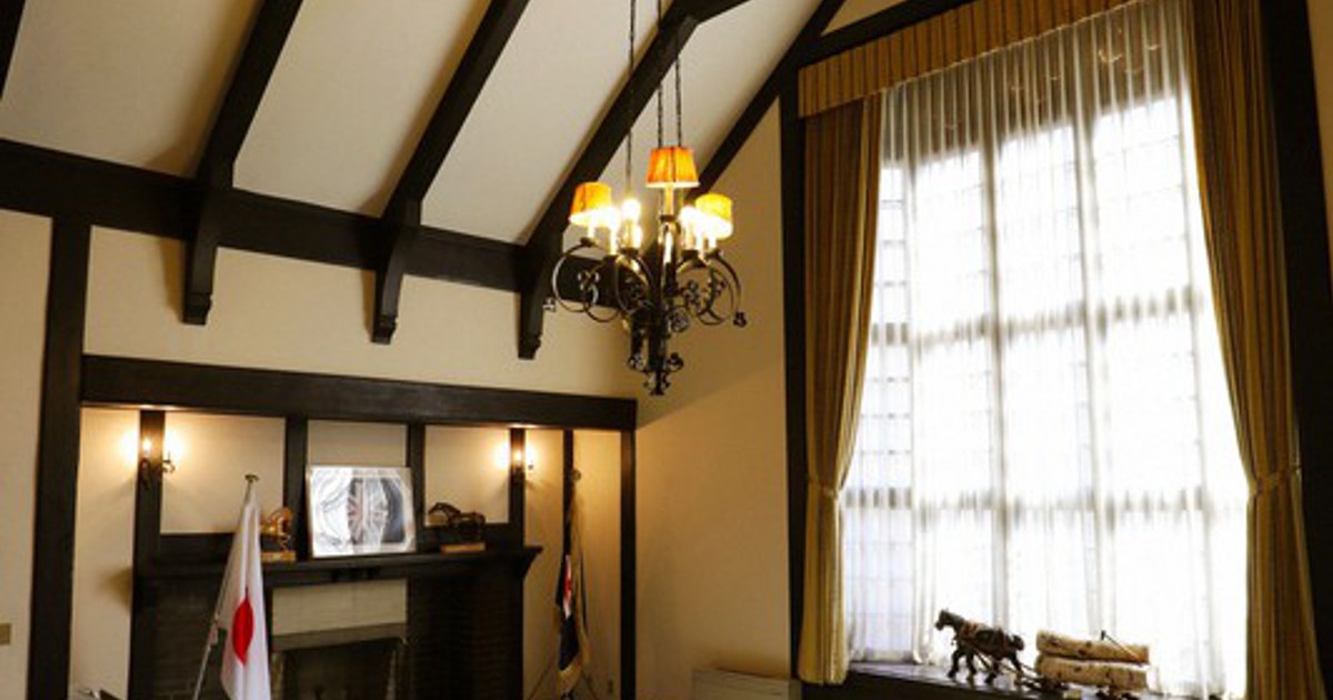 Retro Japan in Photos: Hokkaido governor's residence flaunts red-and ...