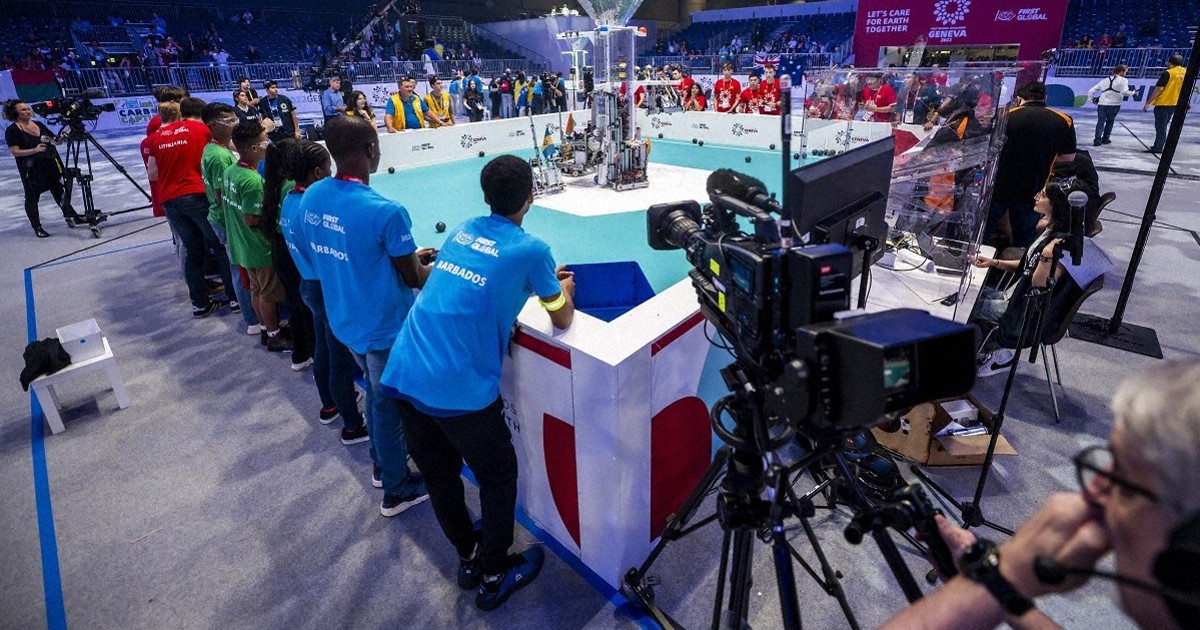 Teens tackle 21st-century challenges at robotics contest - The Mainichi