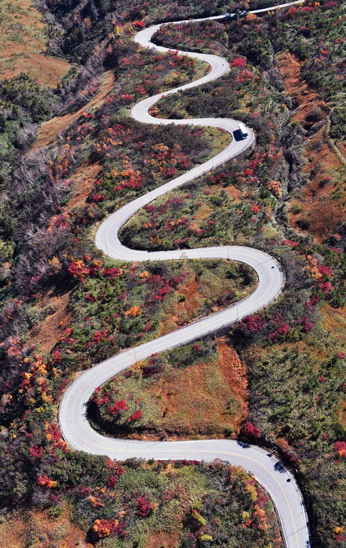 In Photos: Autumn colors fall into place at Tateyama mountain range in ...
