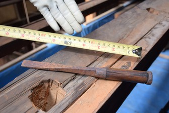 Repair workers turn up 400-yr-old chisel found left under roof of Kyoto ...