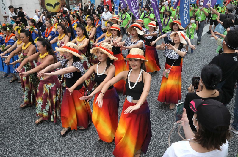 In Photos: Okinawan 'Uchinanchu' diaspora parade to kick off culture ...