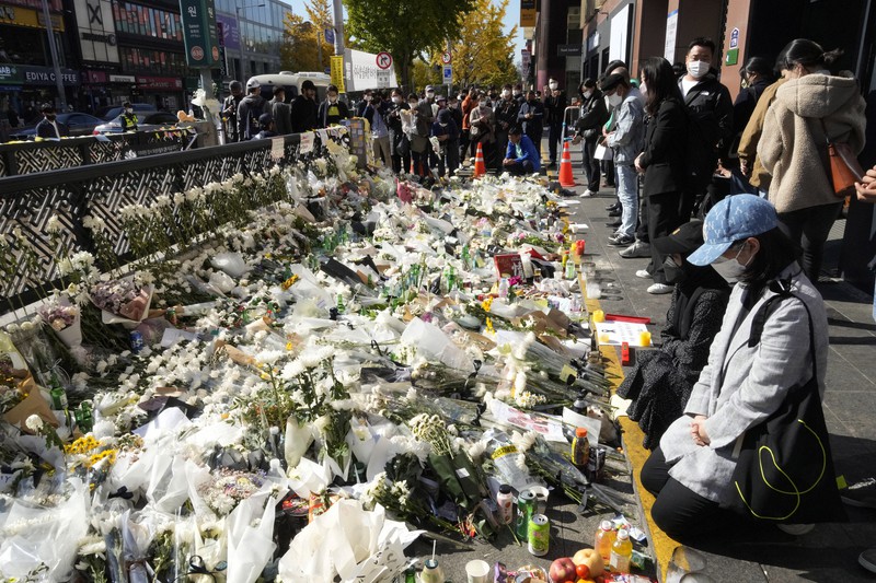 Investigators raid Seoul police over deadly crowd surge - The Mainichi