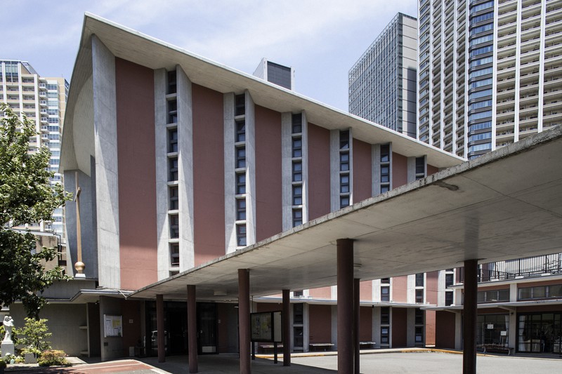 Retro Japan in Photos: 1956 church in bustling Tokyo a tranquil place ...