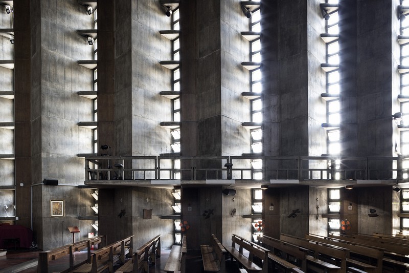 Retro Japan in Photos: 1956 church in bustling Tokyo a tranquil place ...