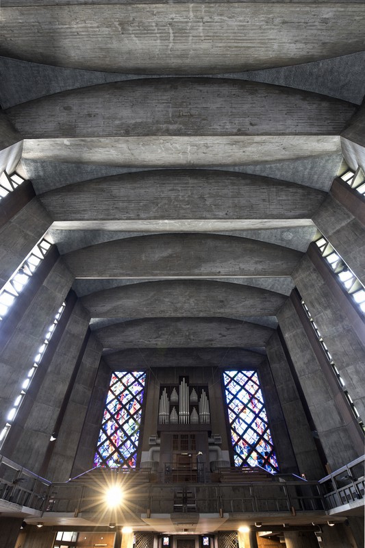 Retro Japan in Photos: 1956 church in bustling Tokyo a tranquil place ...