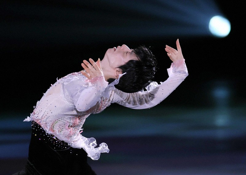 In Photos: Japanese skating star Yuzuru Hanyu performs 1st pro ice show ...