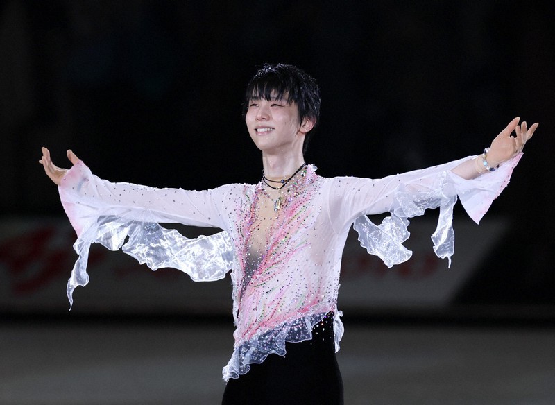 In Photos: Japanese skating star Yuzuru Hanyu performs 1st pro ice show ...