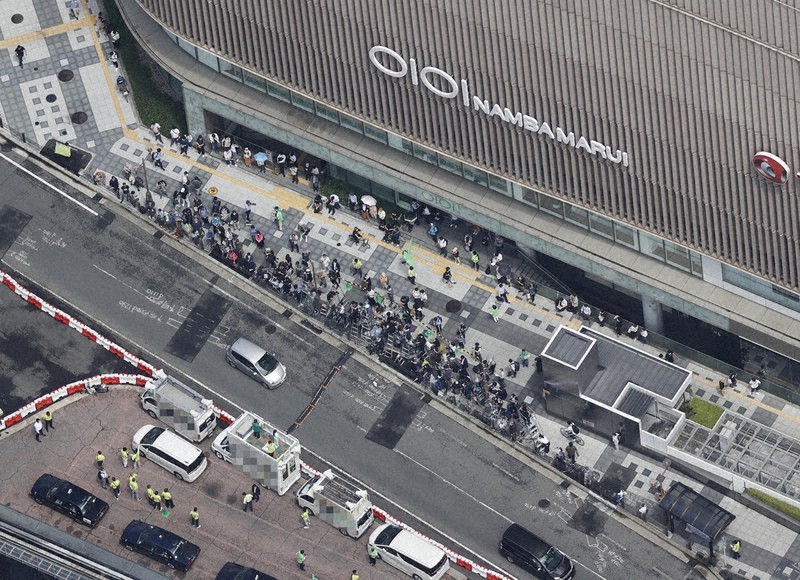 Osaka train station square to exile cars for transformation into ...