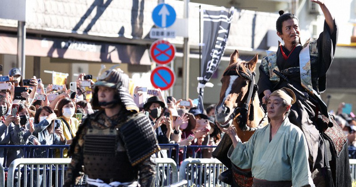 In Photos: People flock to see megastar Takuya Kimura parade as samurai ...