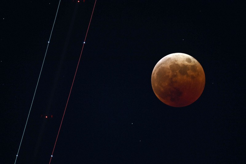 In Photos: Total lunar eclipse enthralls people across Japan in rare ...