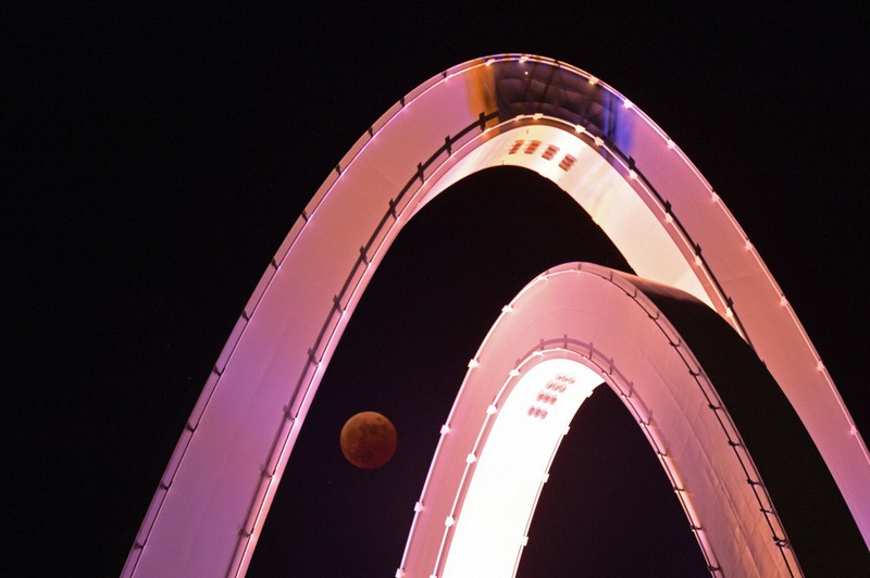 In Photos: Total lunar eclipse enthralls people across Japan in rare ...